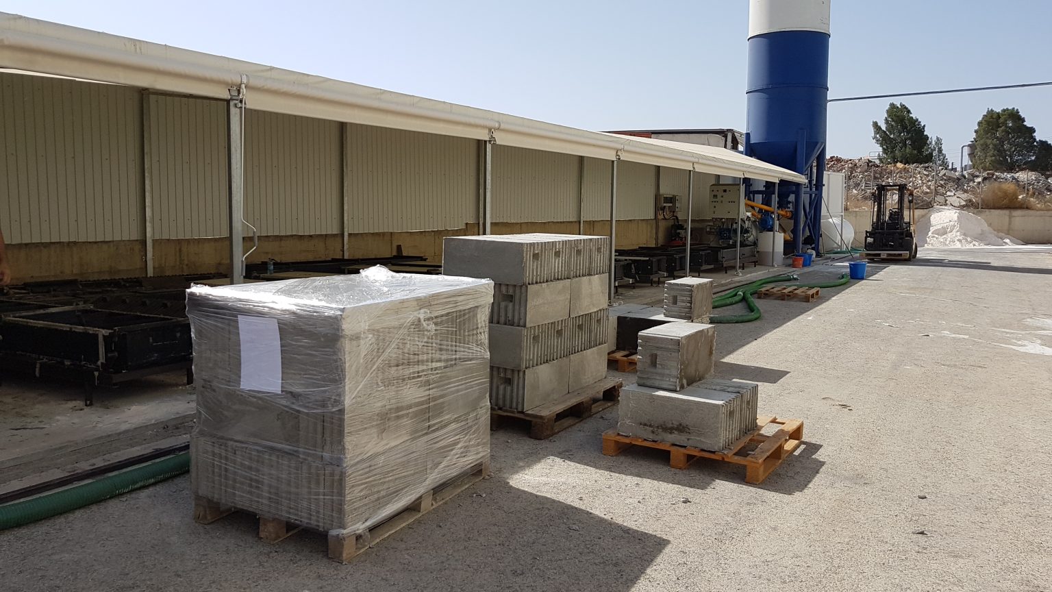 Usine semi-automatique pour blocs en béton cellulaire - Isoltech